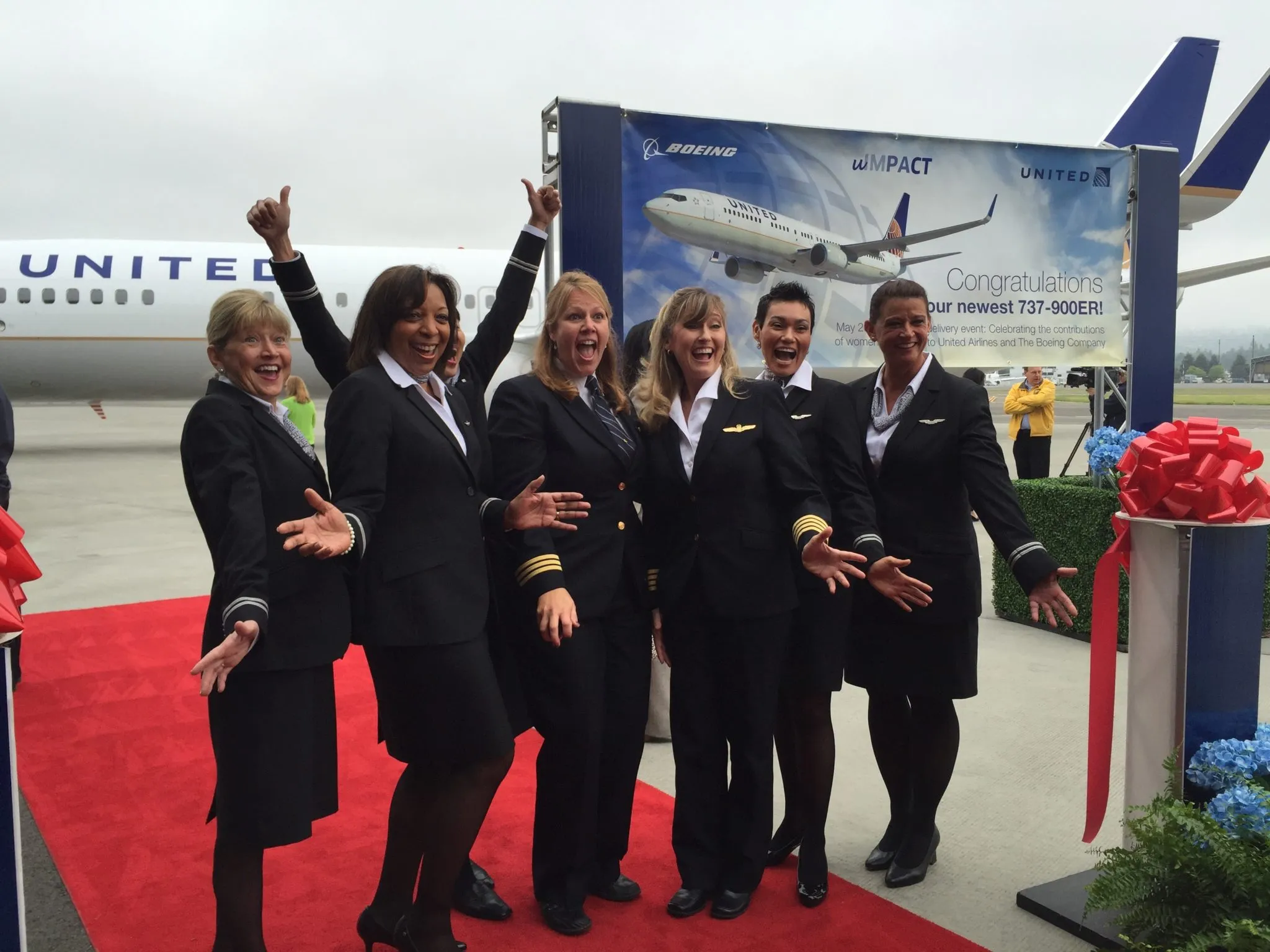 United celebrates women during Boeing 737-900ER delivery flight ...