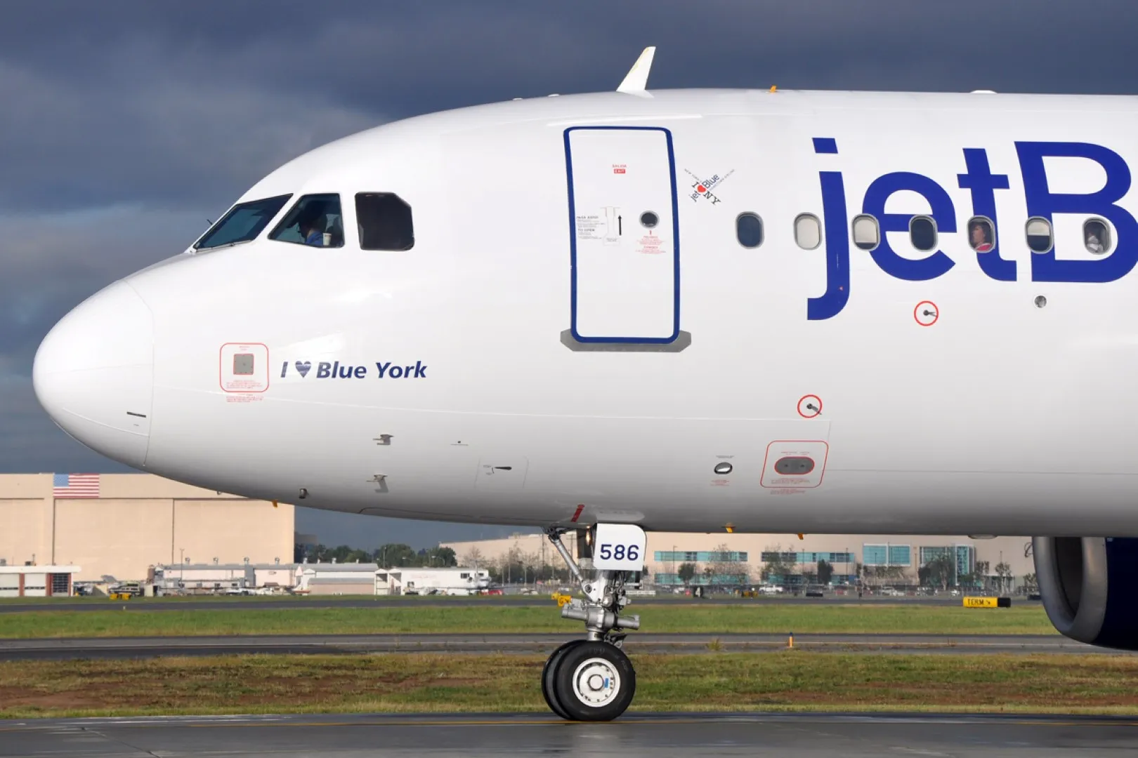 JetBlue brings Buffalo-Los Angeles service to life - Runway GirlRunway Girl