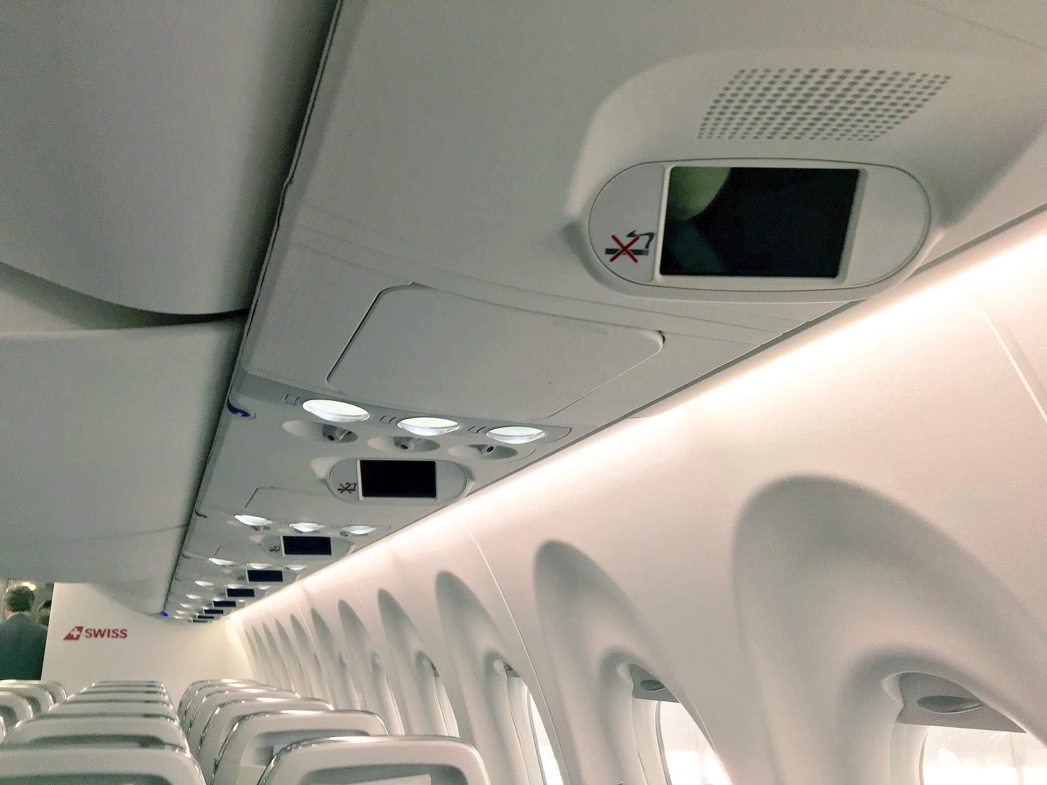 Swiss’ CSeries debuts ZIM seats, full production cabin - Runway ...