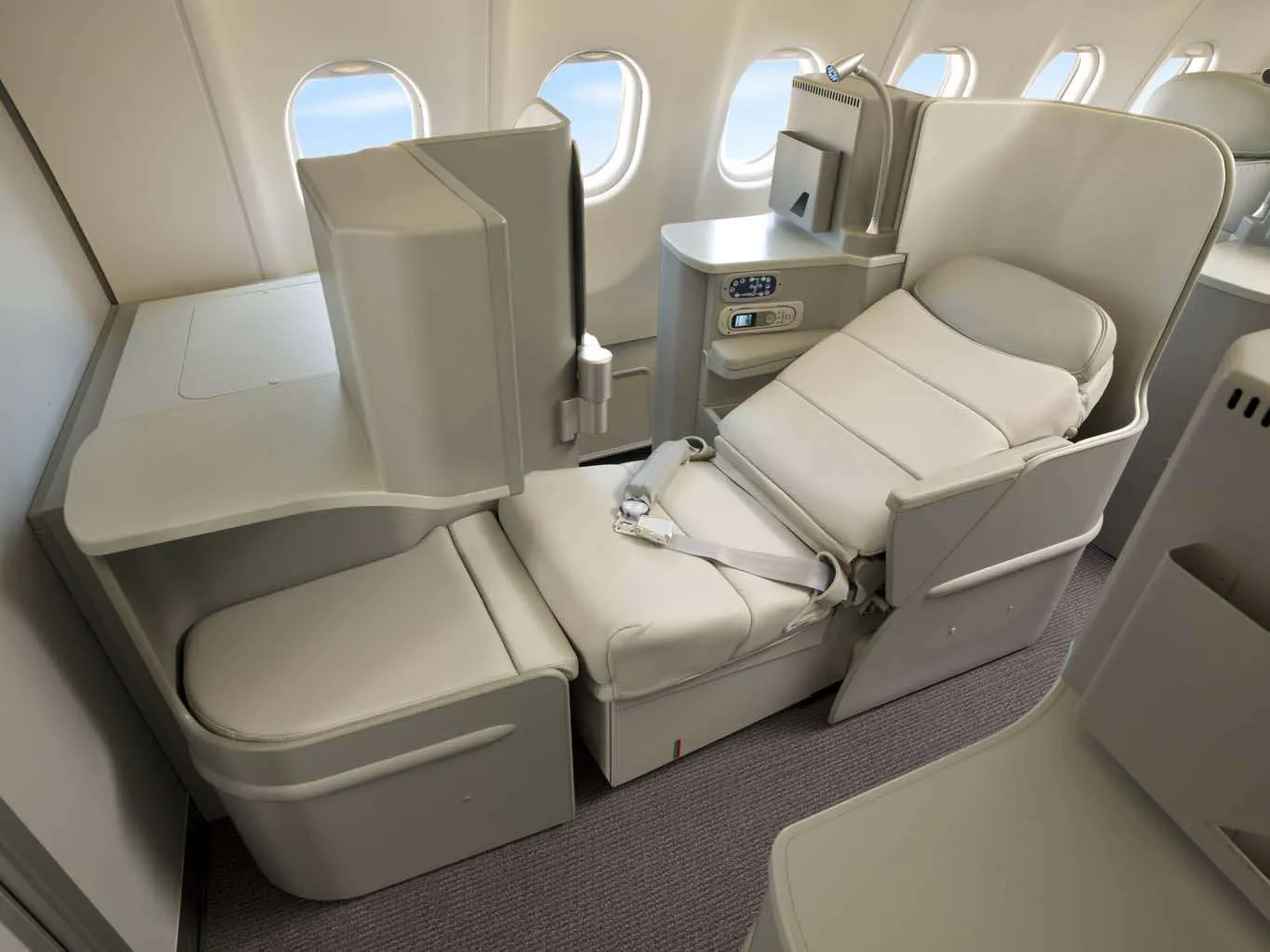 Doing Business: the staggered business class seat renaissance - Runway ...