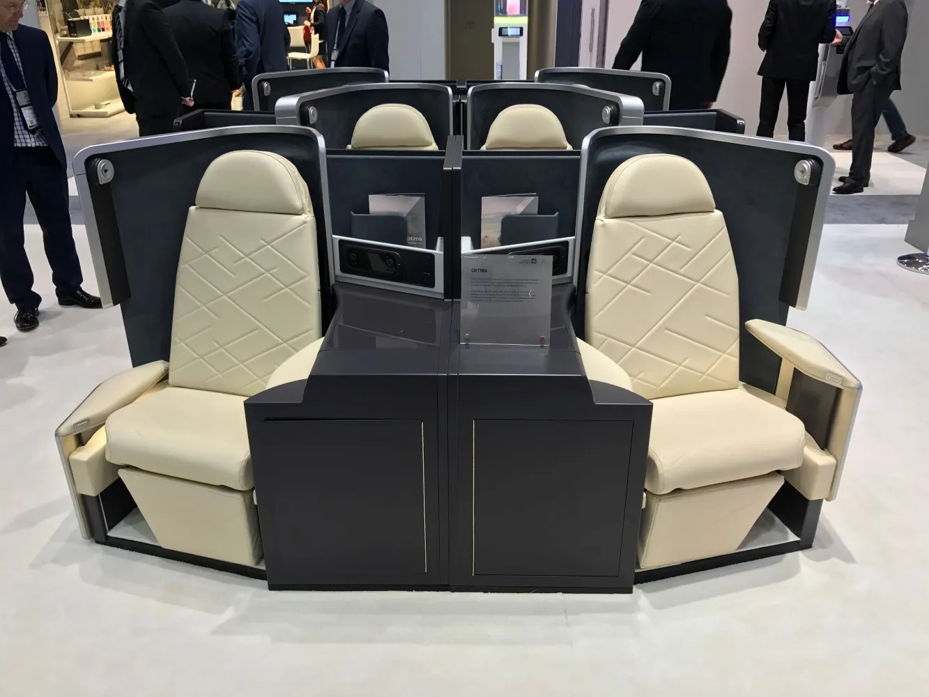 Compact staggered seats set to revolutionise business class - Runway ...