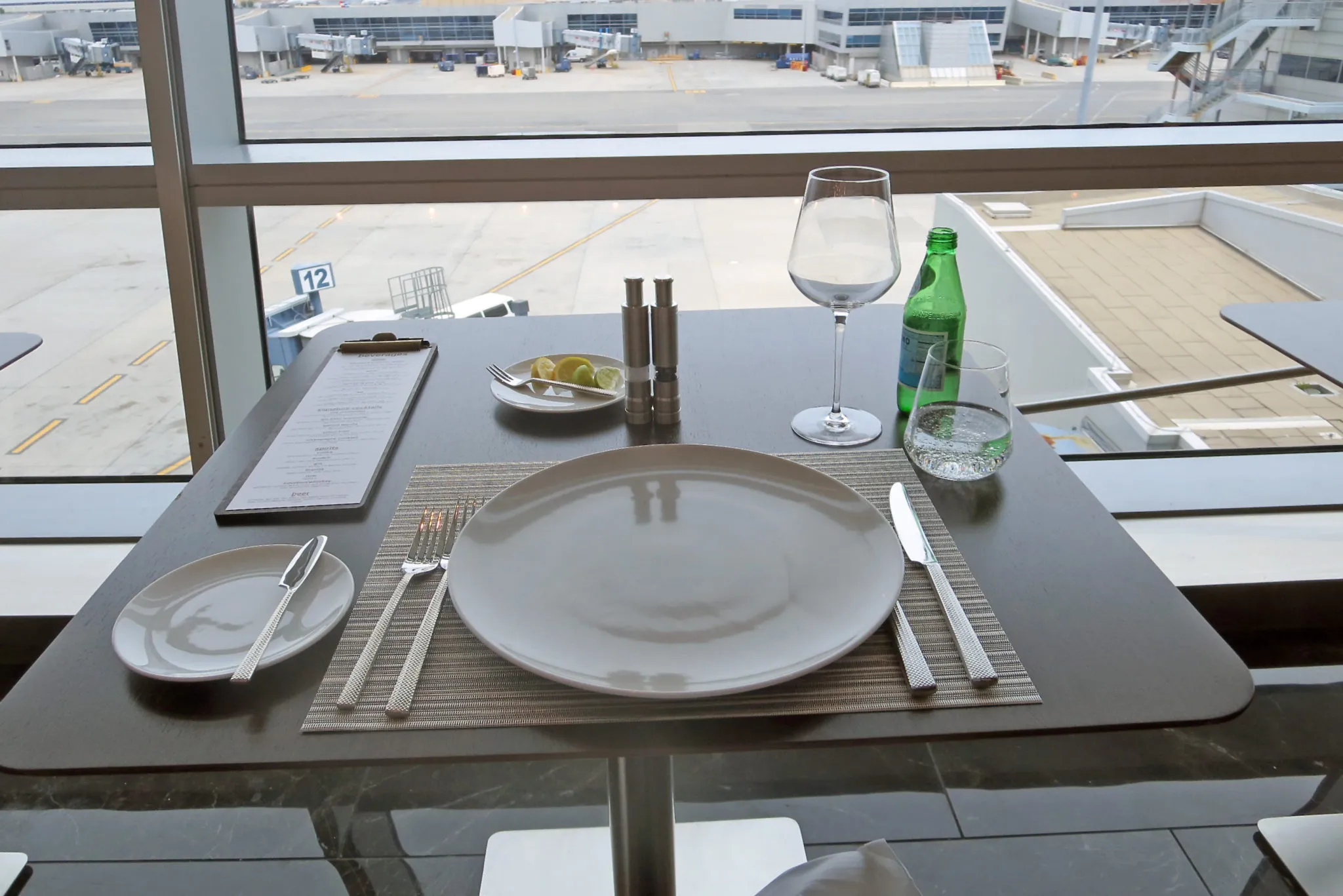 Food with a view: American opens new Flagship First Dining at JFK ...