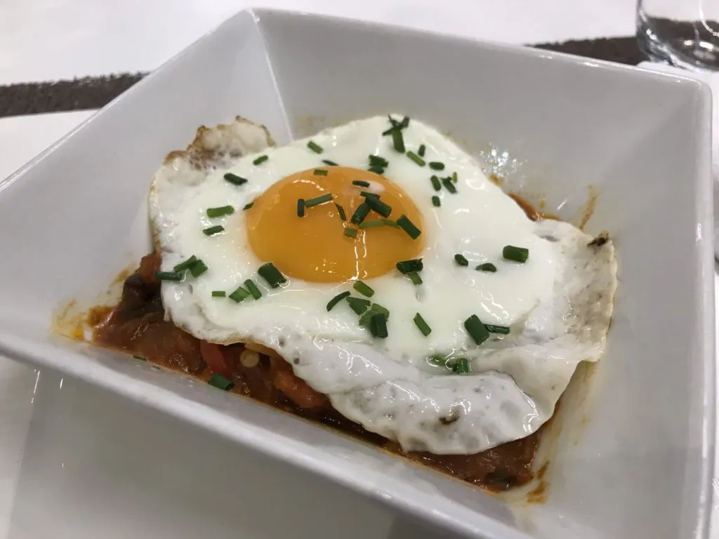 Qatar’s Paris CDG lounge shines, with one exception - Runway GirlRunway ...