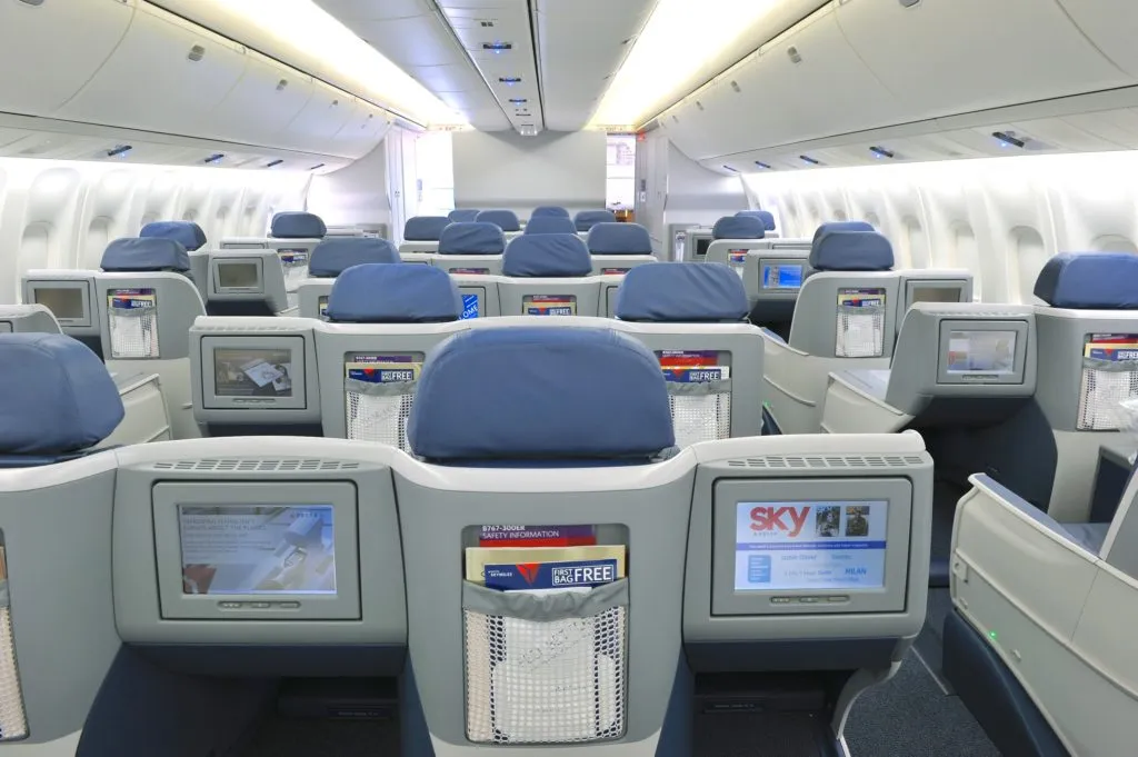 Can a 2-2-2 layout ever be better than direct aisle access? - Runway ...