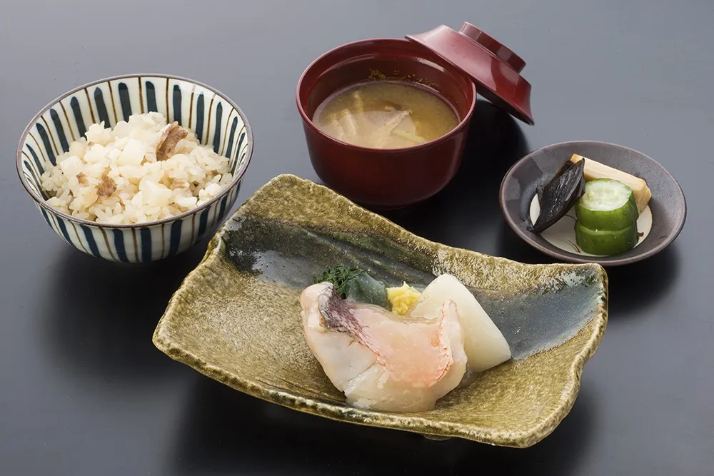 Exploring JAL’s limited-time, seasonal soft product options - Runway ...