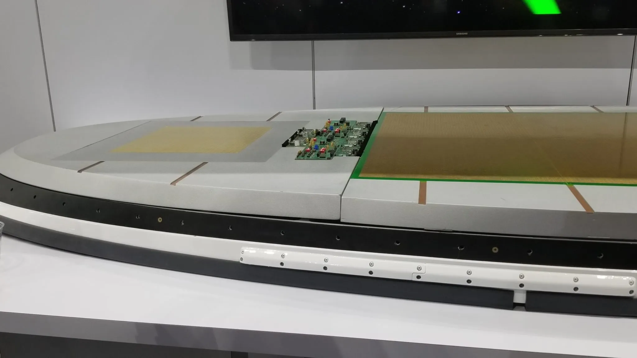 Safran approves heavy investment in nextgen antenna for IFC -Runway Girl