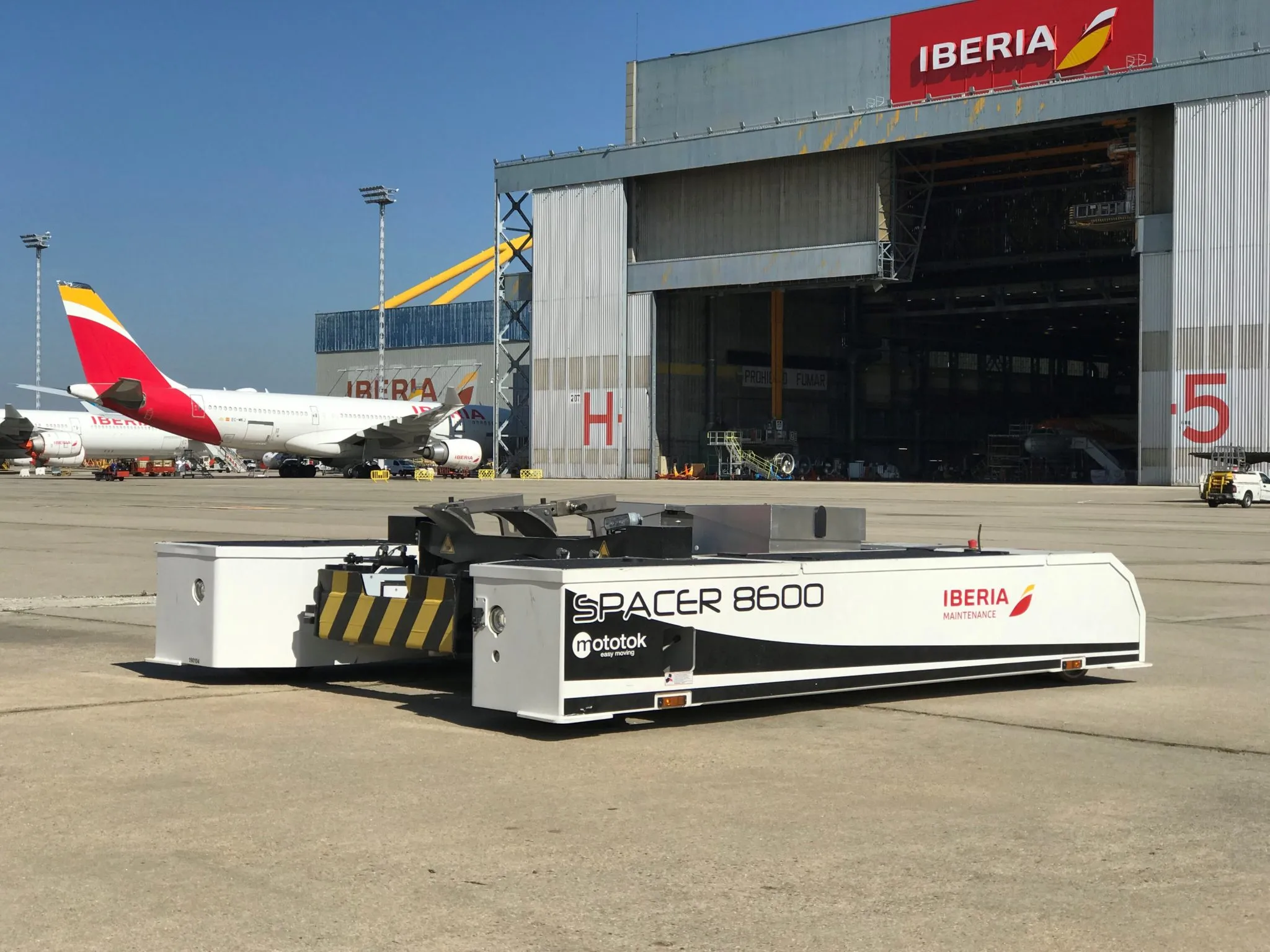 Press Release: Remote controlled electric vehicles move Iberia aircraft ...