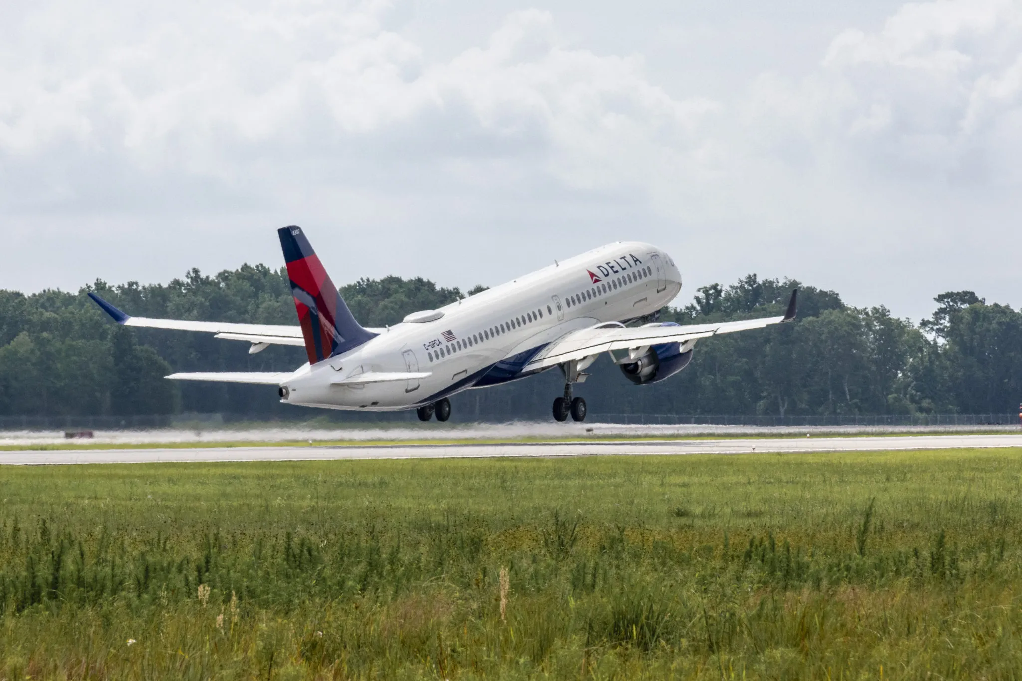 Press Release: Airbus delivers its first US-assembled A220 to Delta ...