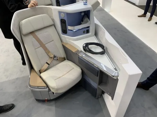 Jamco reveals new antimicrobial seat, Venture Pristine - Runway ...