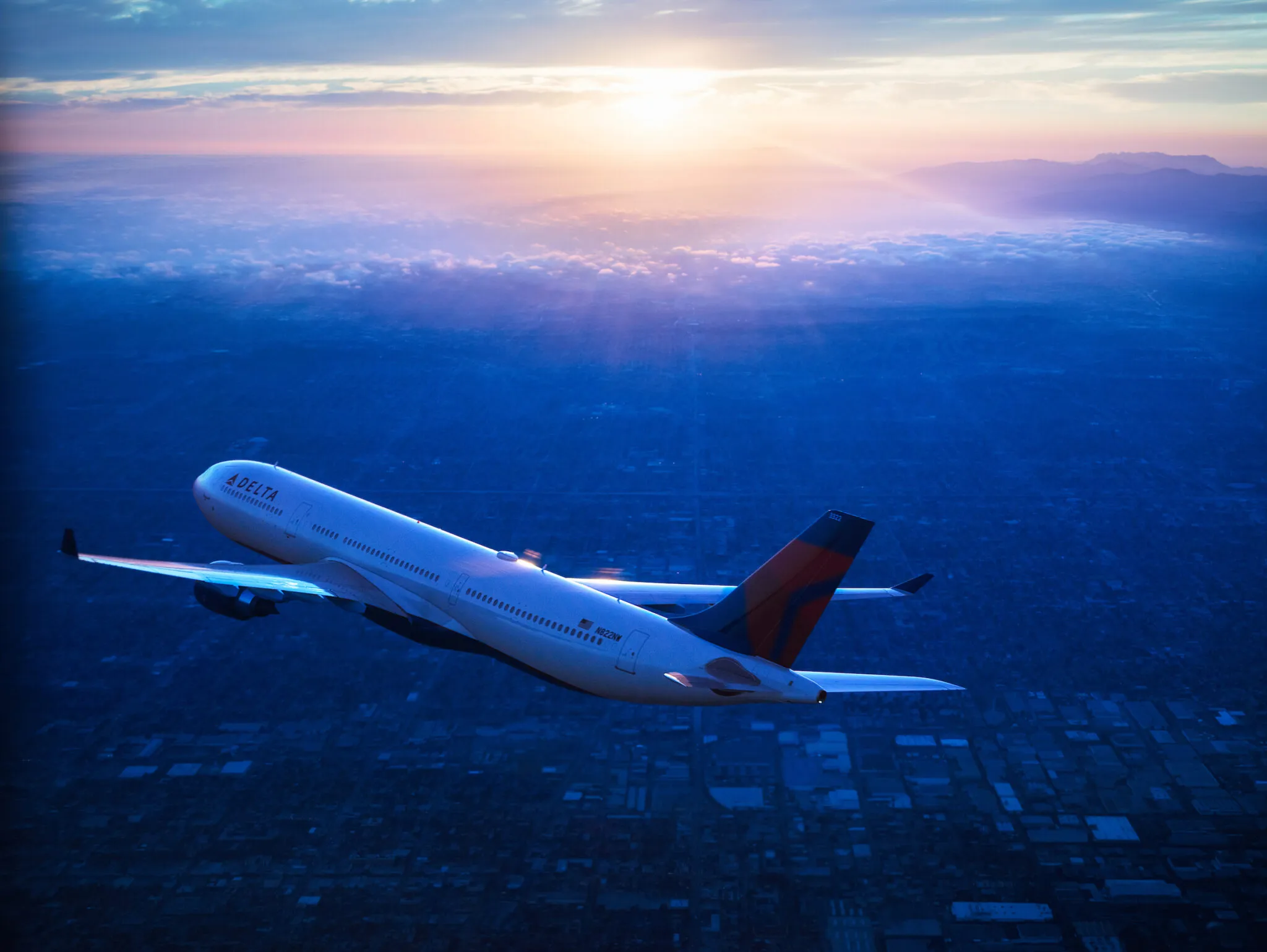 Press Release: Delta arms flight attendants with AT&T 5G -Runway Girl