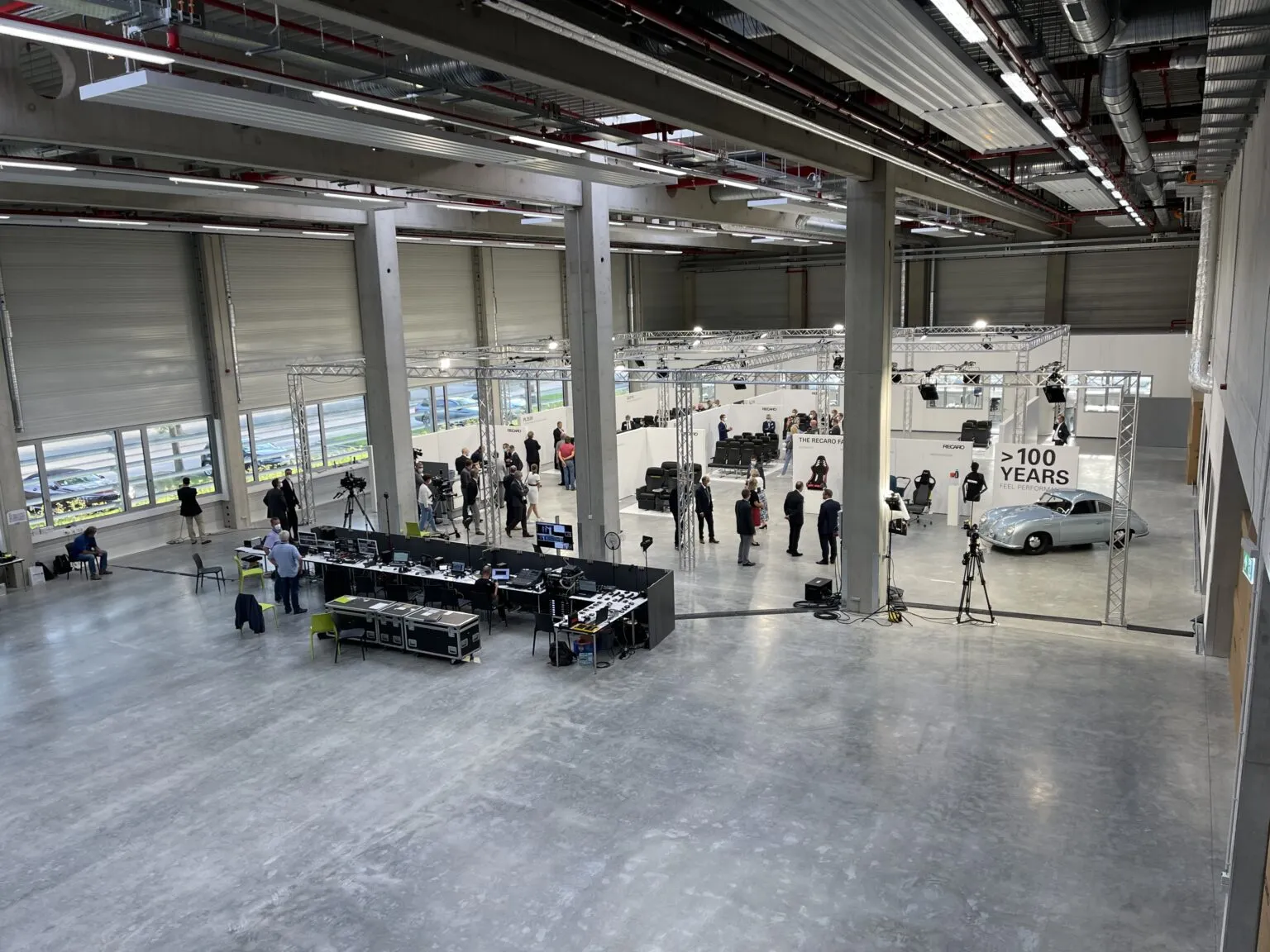 Recaro’s CL3810 full-featured economy drops 1.5kg, adds knee space ...