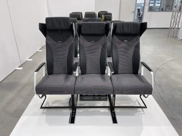 Recaro’s CL3810 full-featured economy drops 1.5kg, adds knee space ...