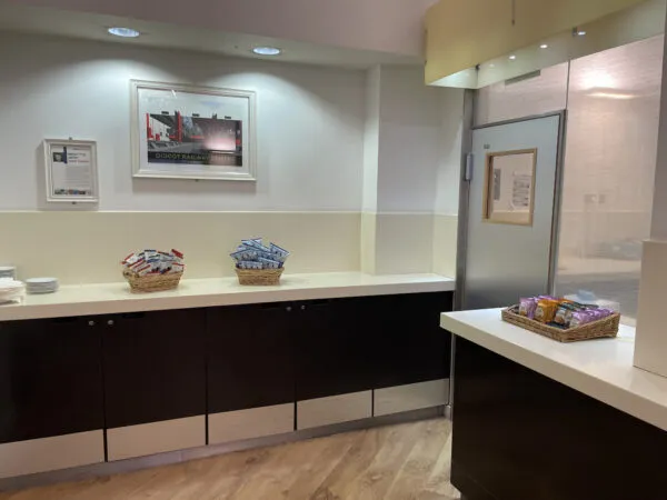 GWR's first class lounge at Paddington: Victoria in memoriam -Runway Girl