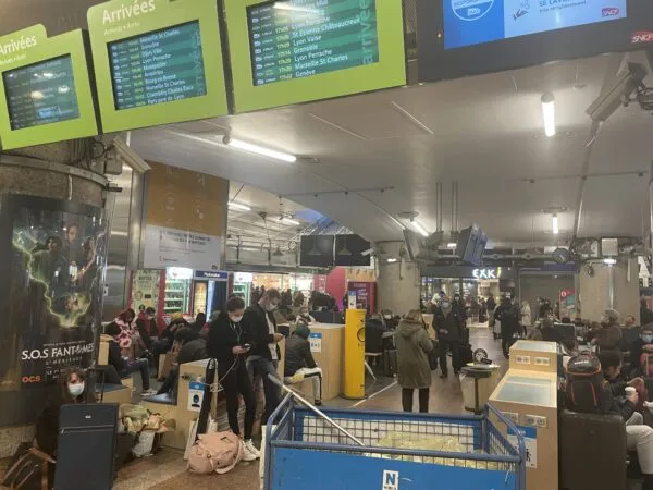 The French Connection: First Class onboard TGV - Runway GirlRunway Girl