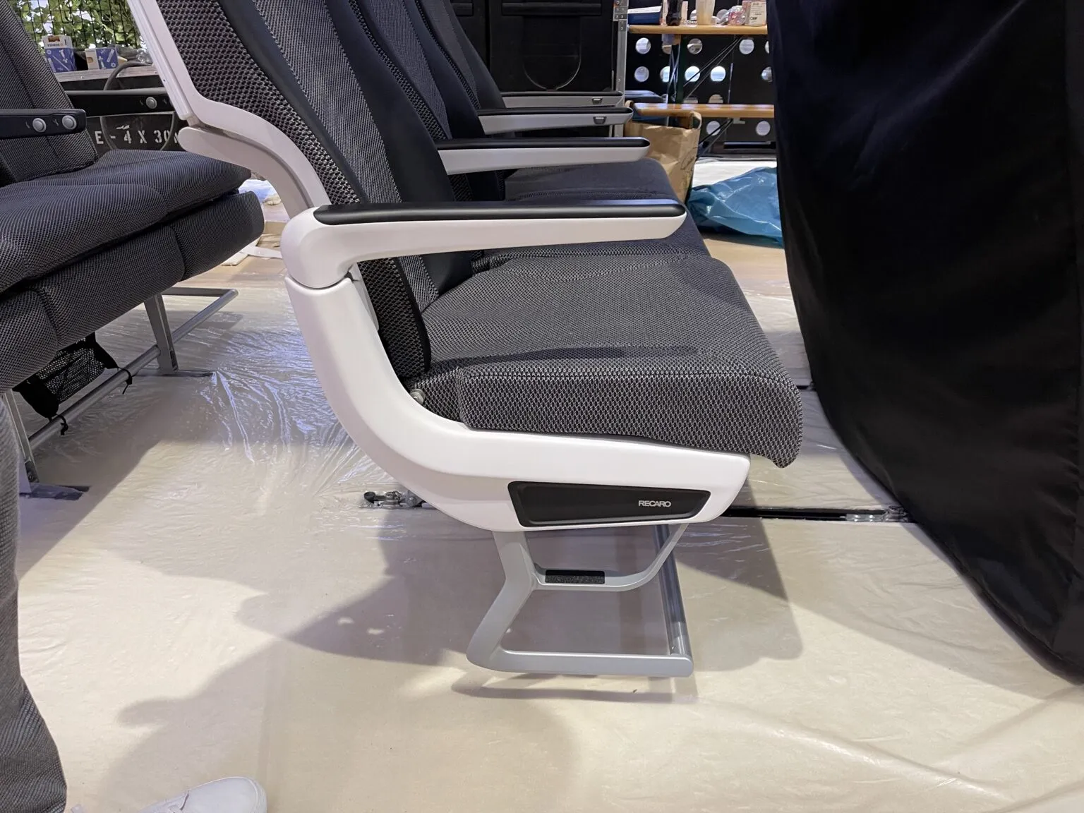 Recaro cuts weight from CL3810 seat, reveals new IFE integrations ...