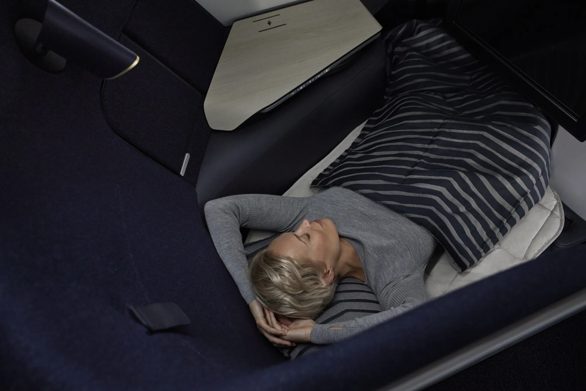 Finnair deploys new business and PE seats on daily Chicago flight ...