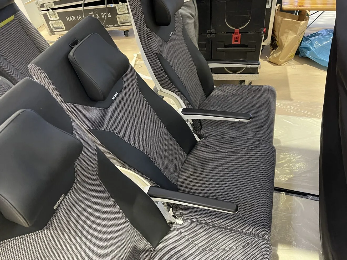 Recaro cuts weight from CL3810 seat, reveals new IFE integrations ...