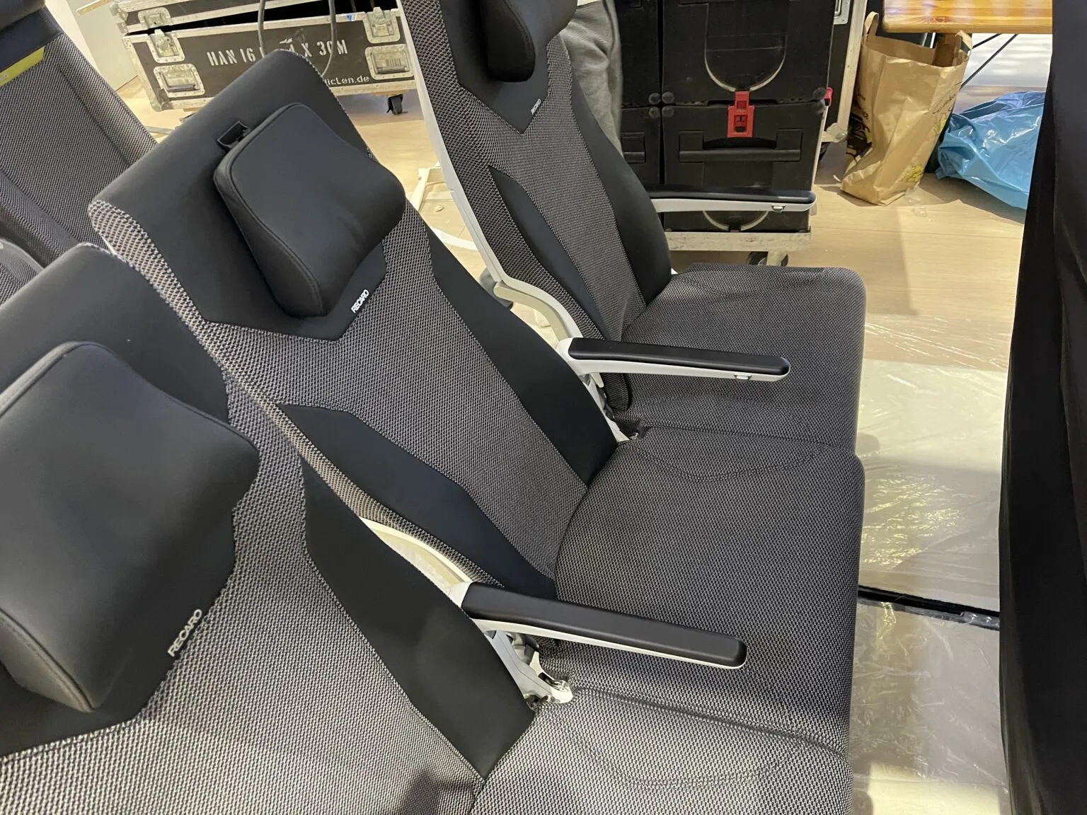 Recaro cuts weight from CL3810 seat, reveals new IFE integrations ...