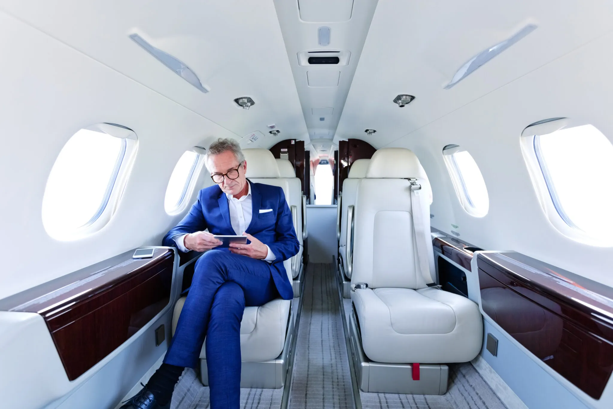 Spectrum points laser at bizjet cabin LiFi application - Runway ...