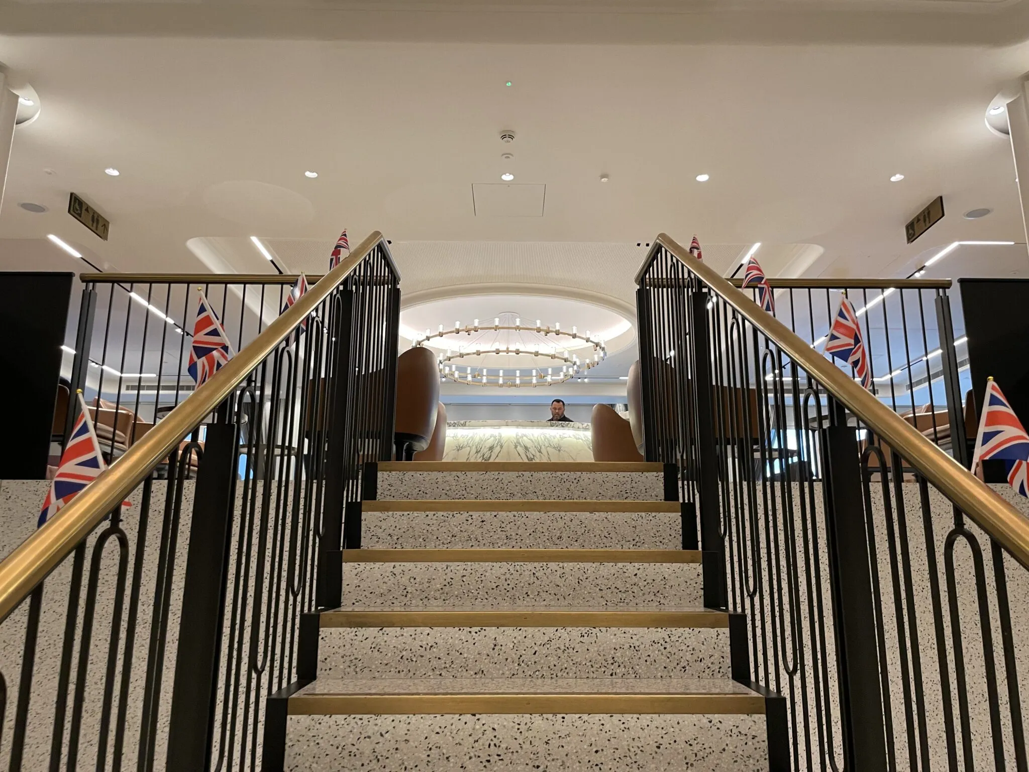 Qantas lounge at London Heathrow delivers laid back luxury - Runway ...
