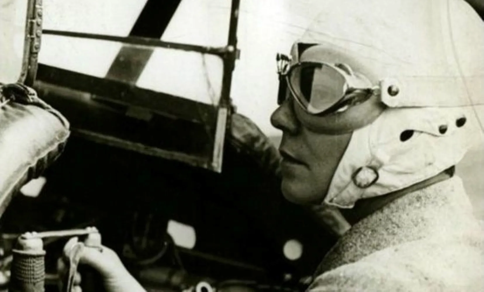 How Sabiha Gökçen of Turkey became the first female combat pilotRunway Girl