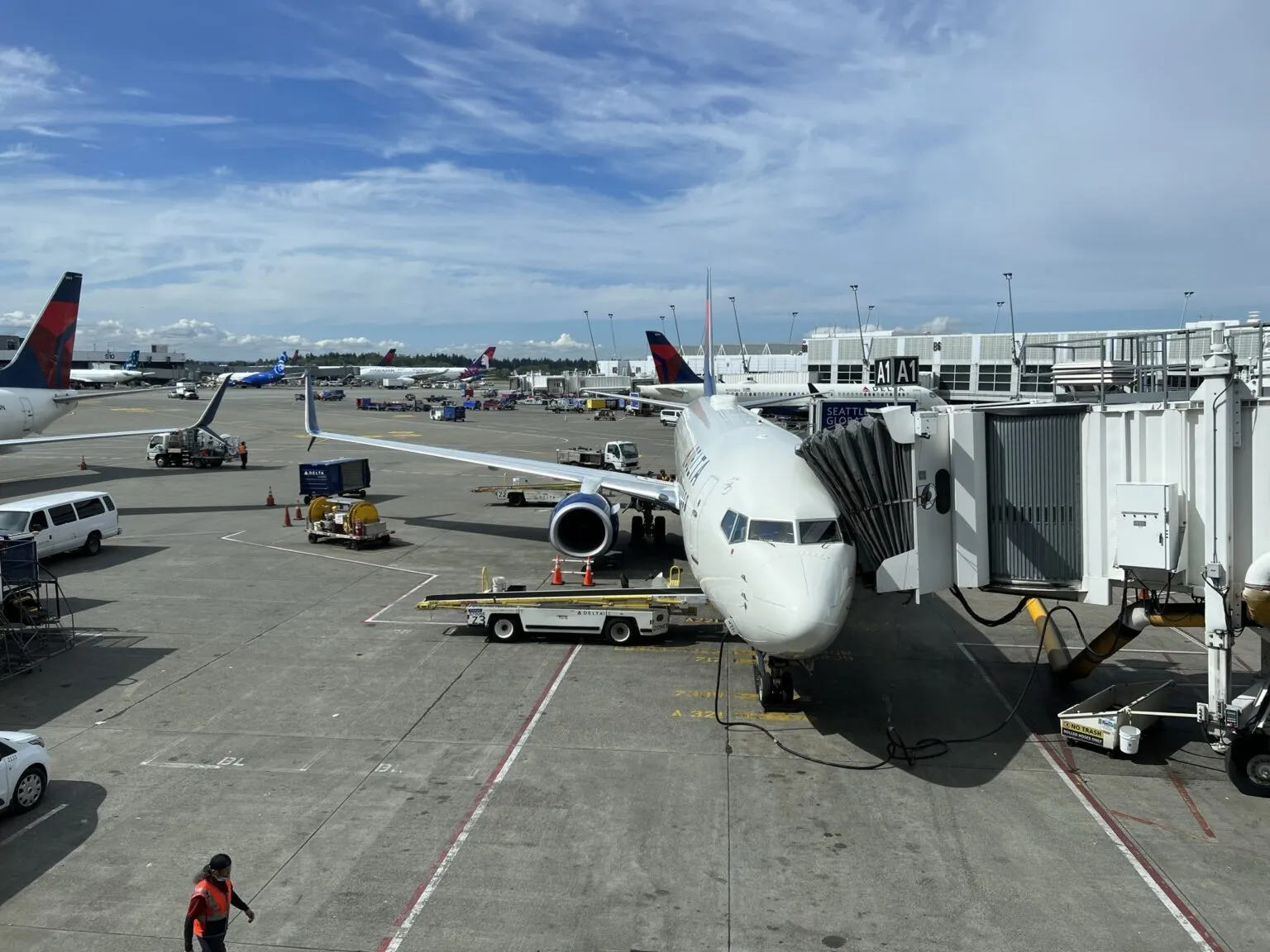 Delta versus Alaska on each carrier's Boeing 737-900ER -Runway Girl