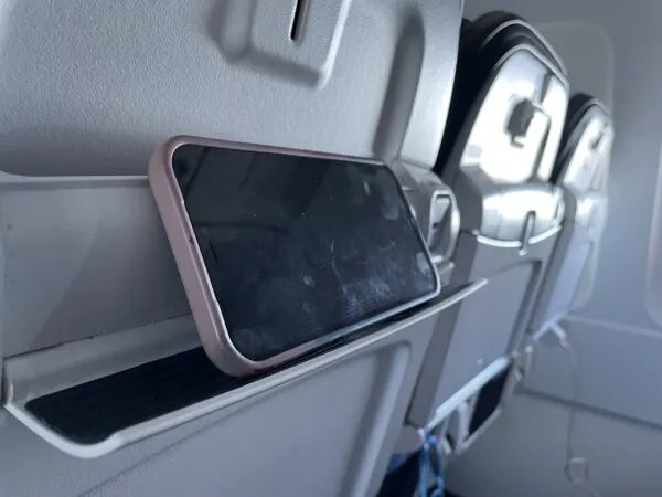 New entrant Red Way delivers pleasant surprise on LNK-LAS -Runway Girl