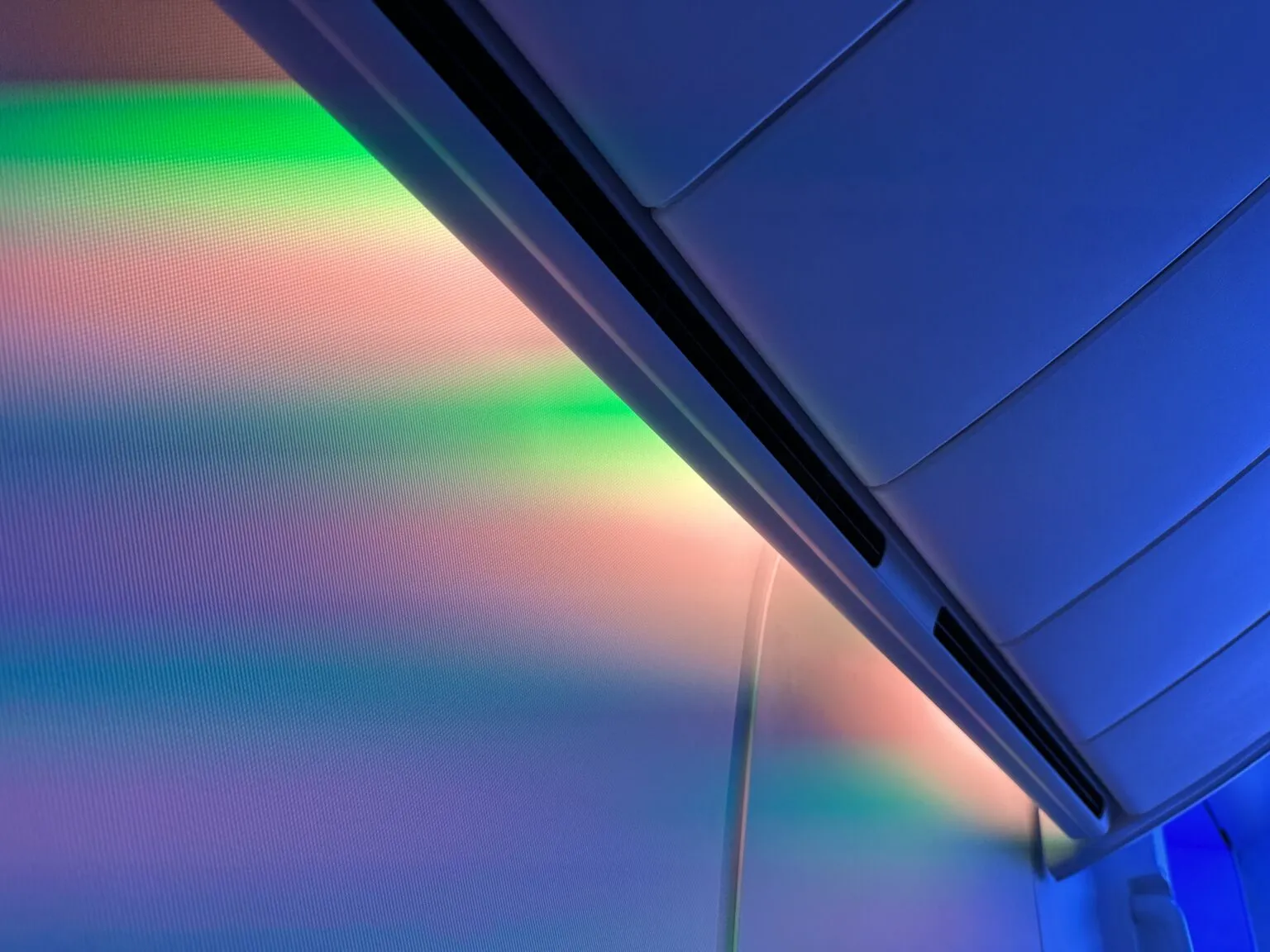 Hands-on with Boeing 777X's wider cabin, big bins, new lightingRunway Girl