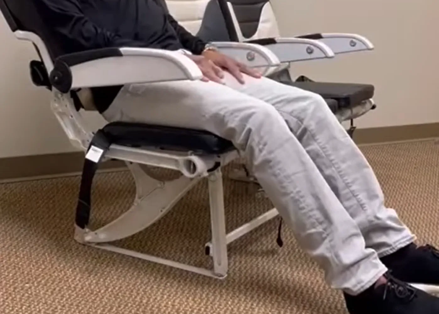 VIDEO: Adjustable seat bottom could be a cure for cramped airline seats ...