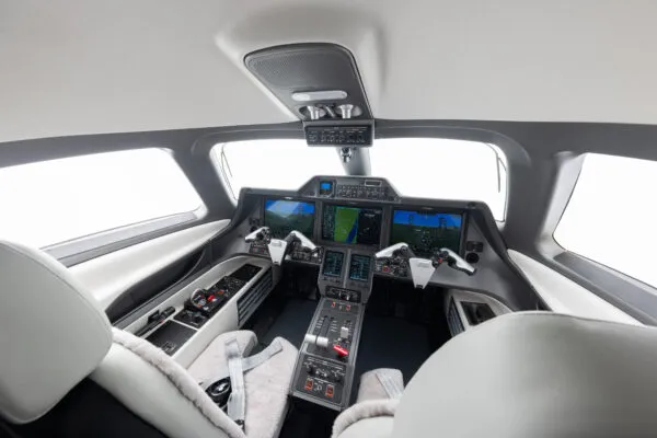 Press Release: Embraer reimagines excellence with Phenom 100EXRunway Girl