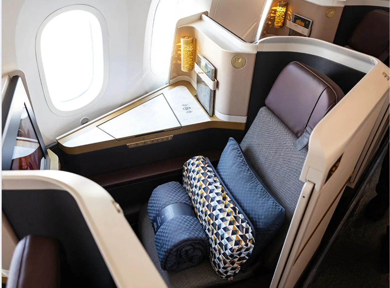 Etihad showcases styling for new 787 doored business class suites ...