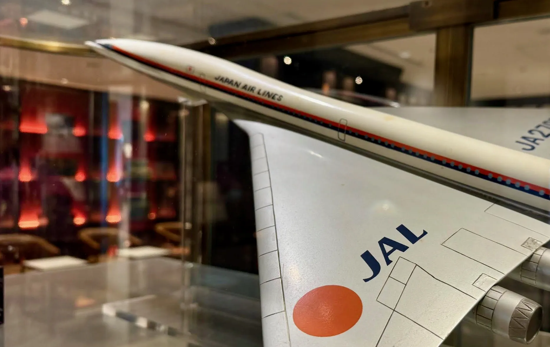 JAL First Class Lounge at Haneda brings the nostalgia and charm ...