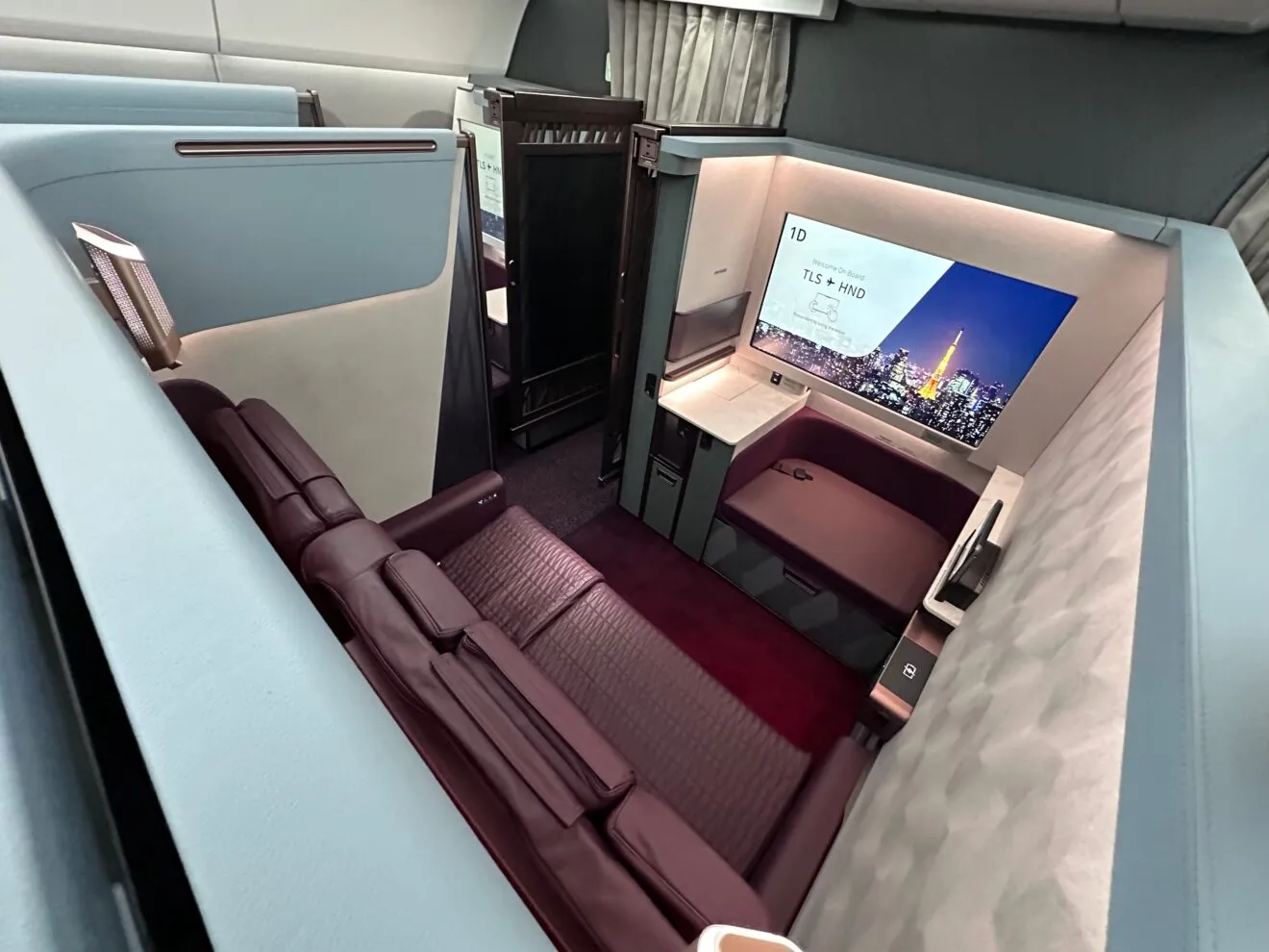 JAL’s new flagship A350-1000 astounds with aesthetics and spaceRunway Girl
