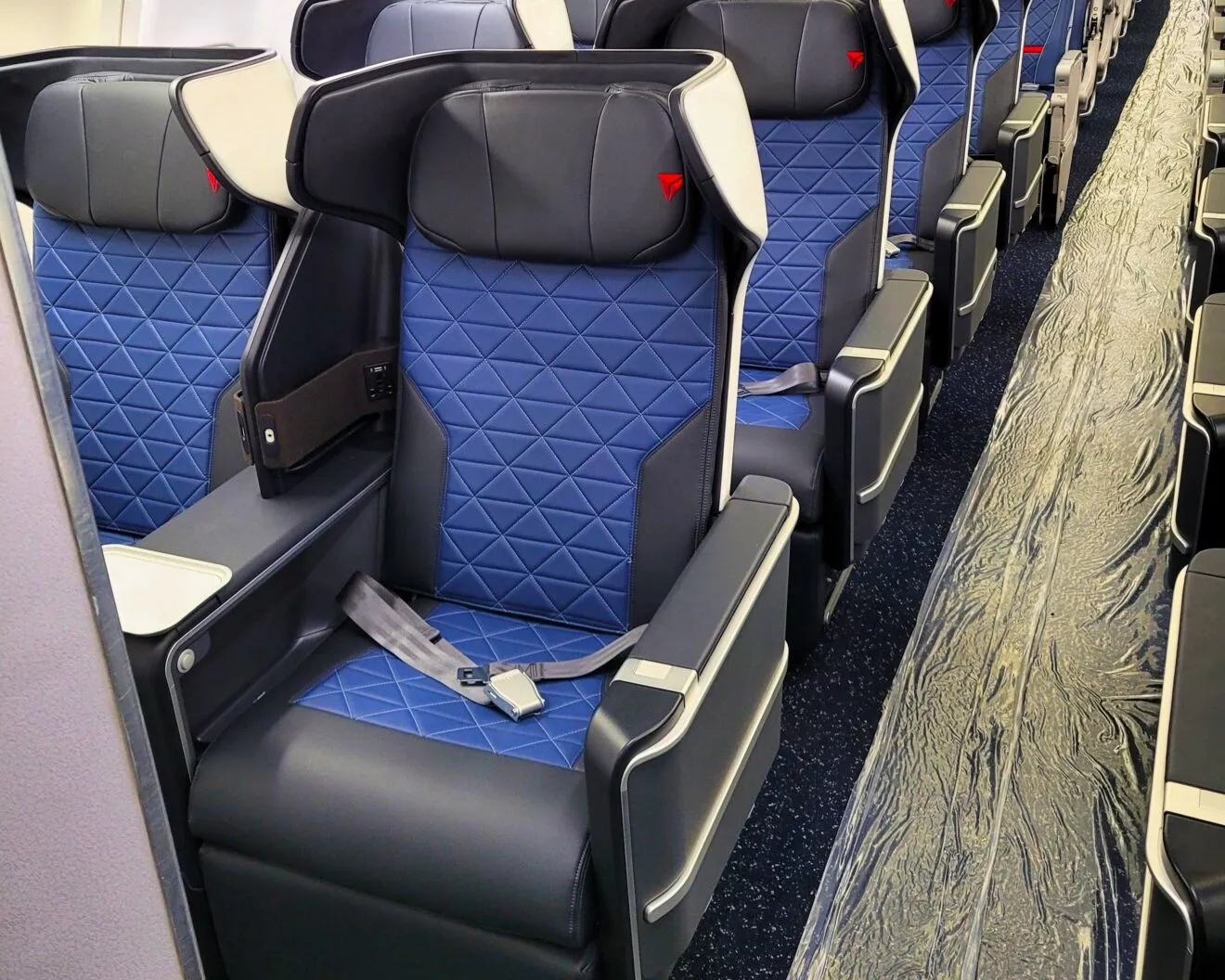 Delta to refurbish select 737-800s with updated IFE, new first class ...