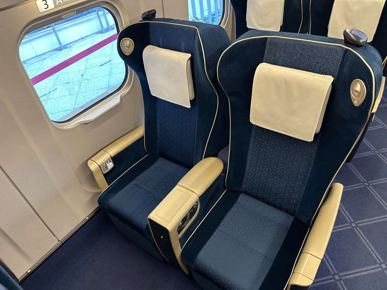 What aircraft cabin designers can take from the newest ShinkansenRunway ...