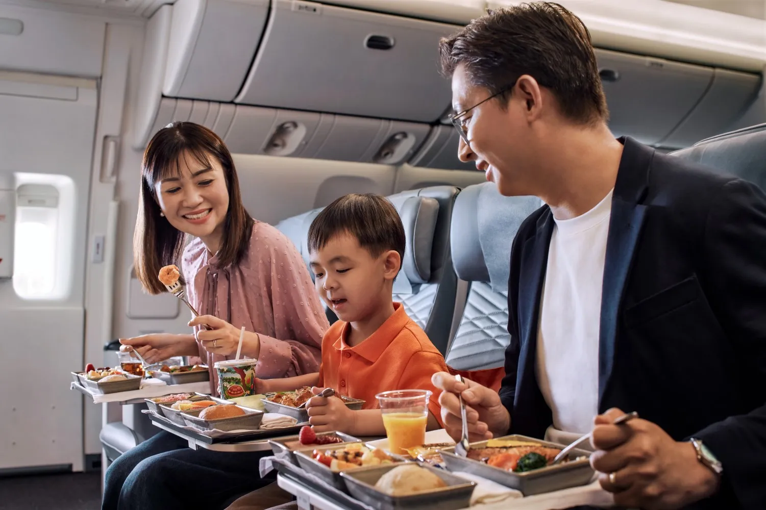Press Release: Singapore Airlines enhances premium economyRunway Girl
