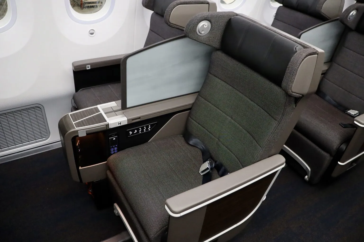 ANA reveals interior of high-density domestic Boeing 787-10s - Runway ...