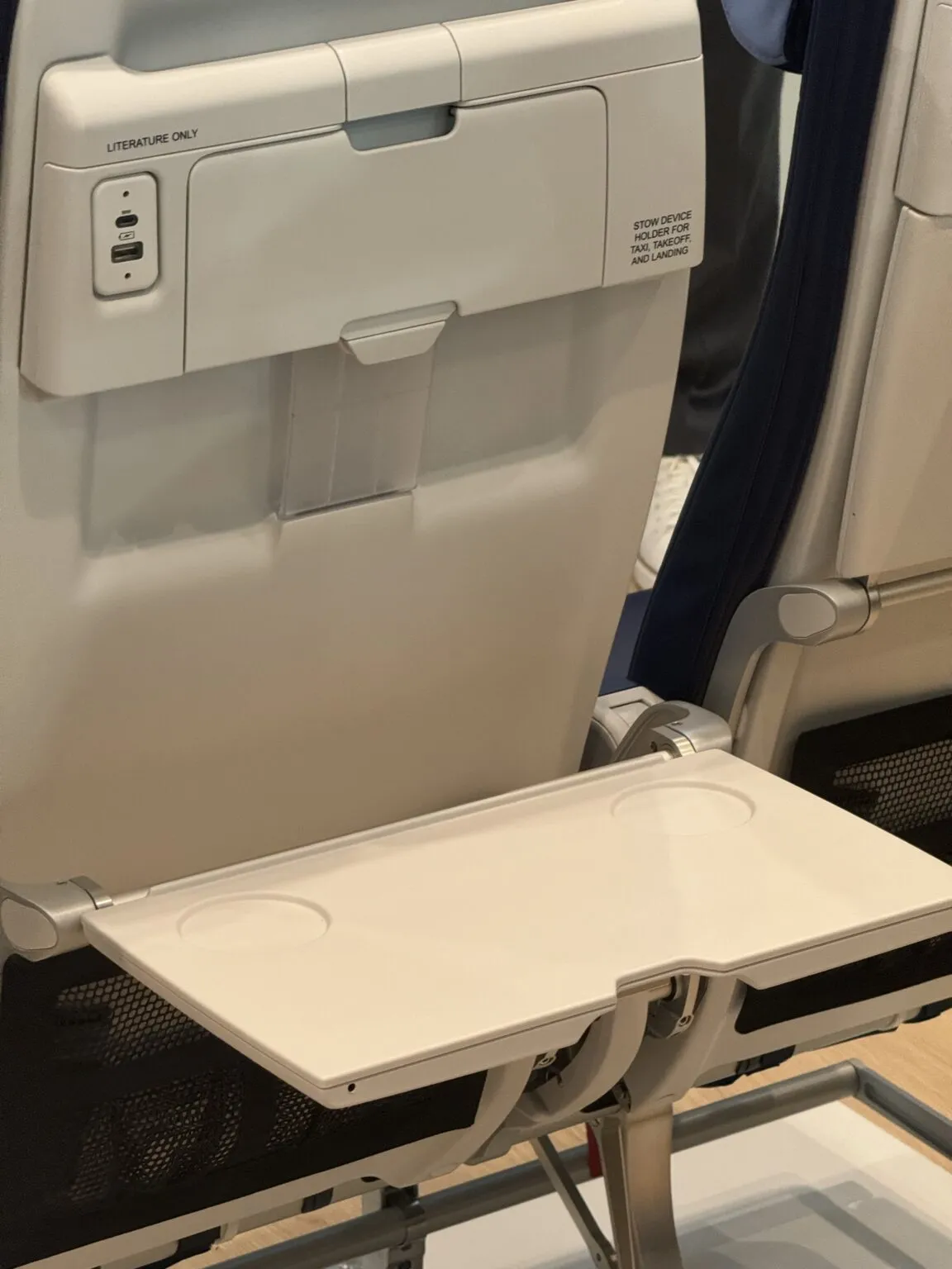 Southwest, Recaro unveil customised R2 seats for future 737s - Runway ...