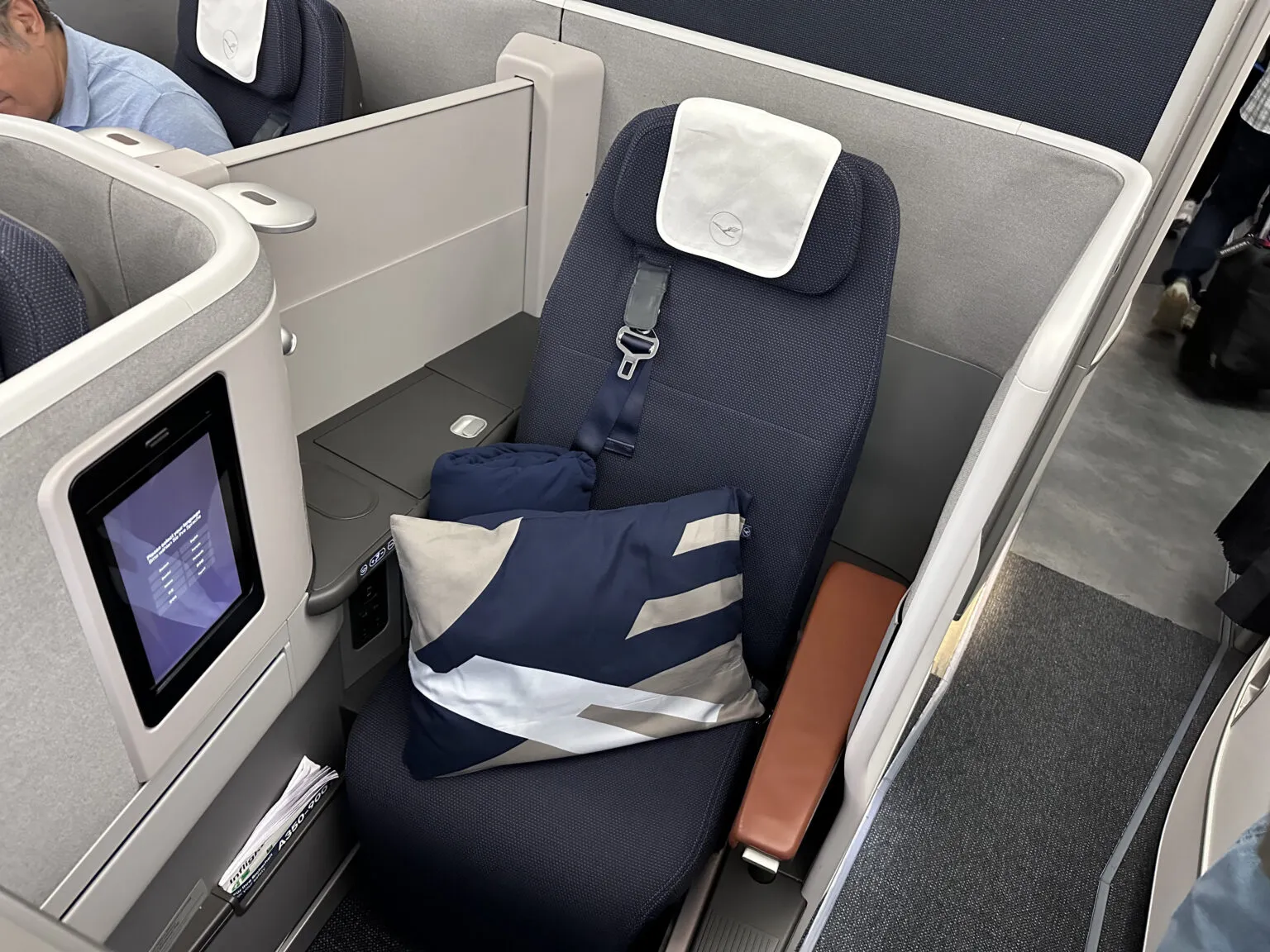 Lufthansa Allegris extra-legroom seat: extra room for improvement ...