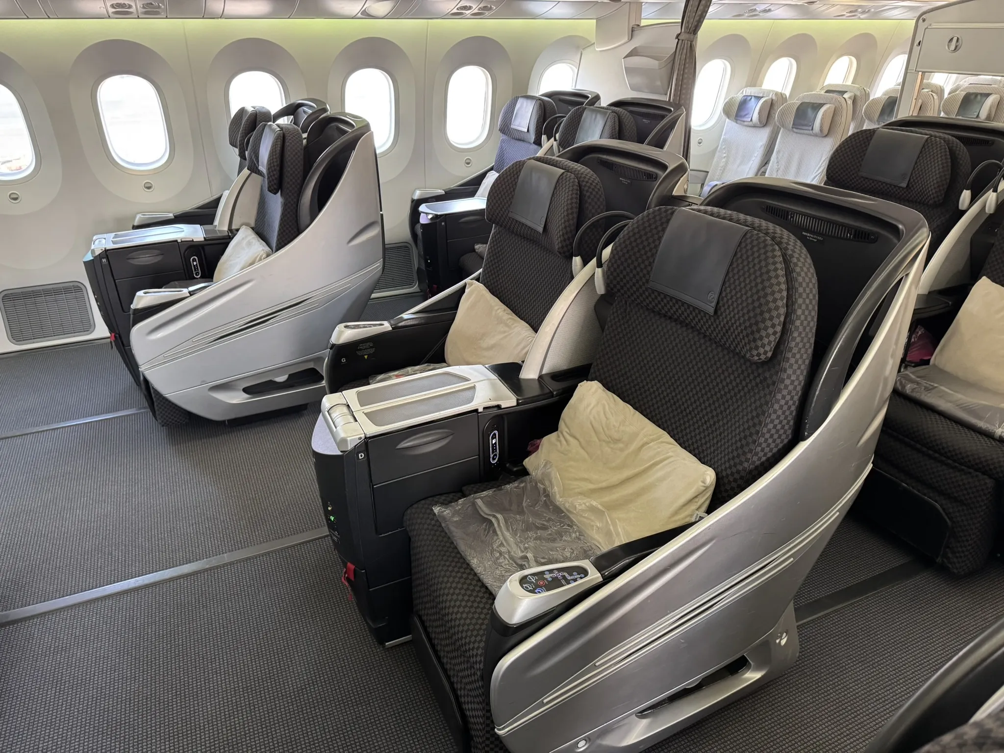 Enjoy a blast from the past aboard JAL 787-8 on TSA-HND - Runway GirlRunway Girl