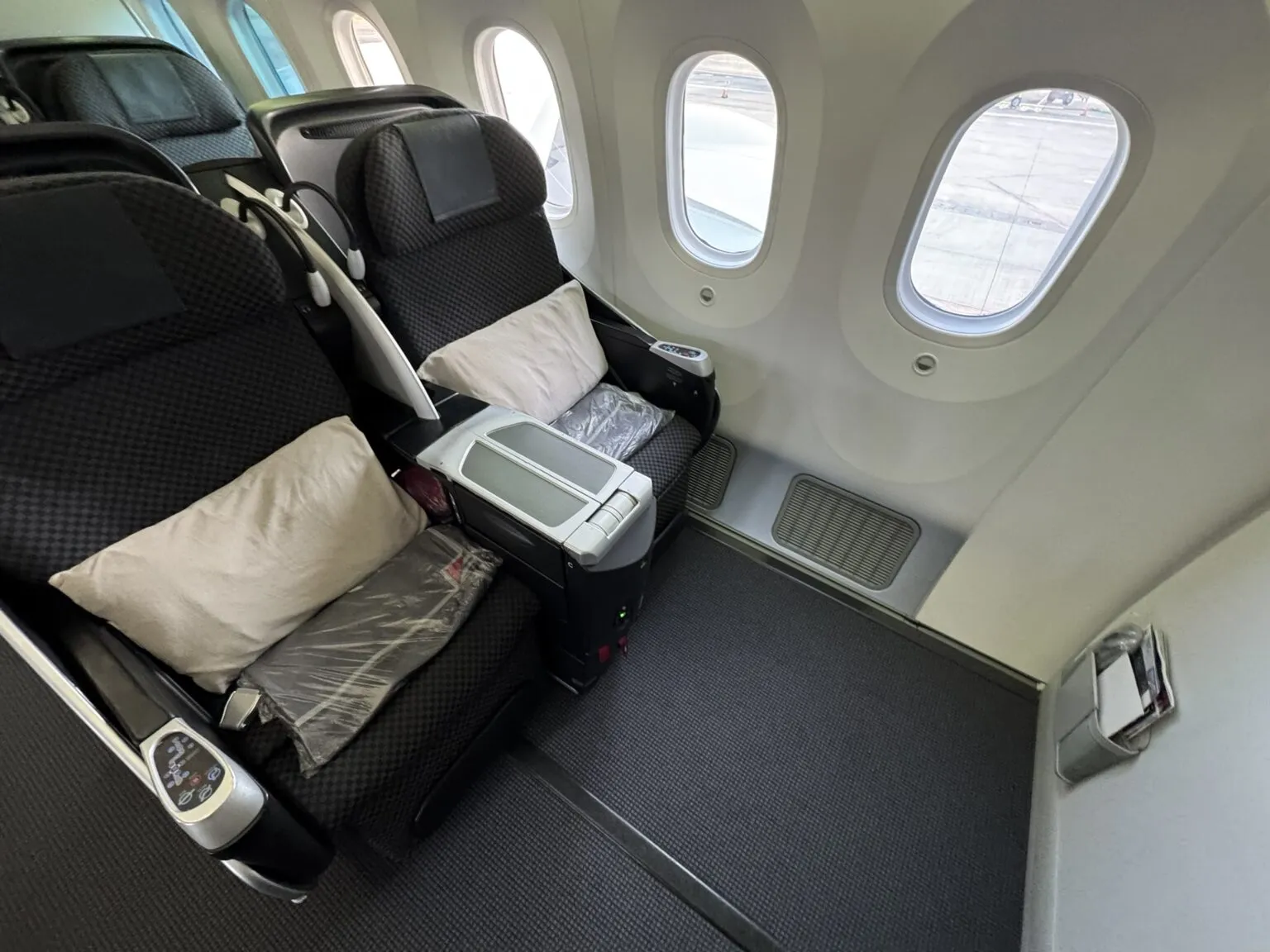 Enjoy a blast from the past aboard JAL 787-8 on TSA-HND - Runway GirlRunway Girl