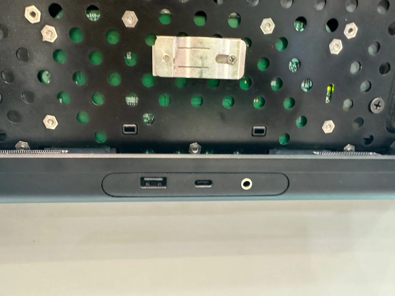 How Safran Passenger Innovations drove weight out of nextgen IFE ...