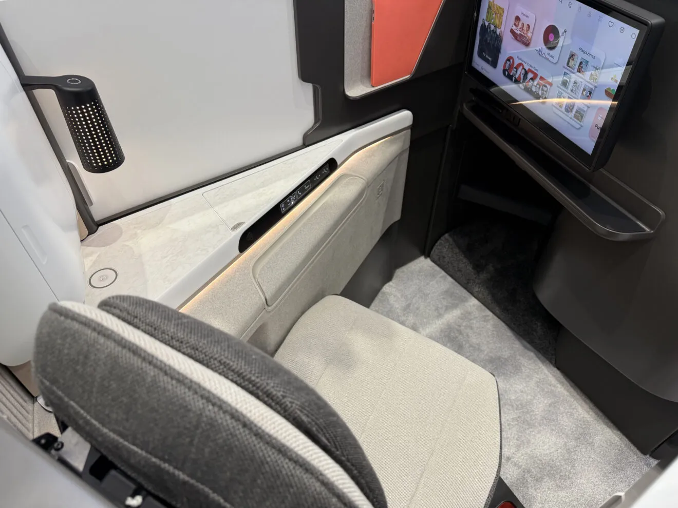 Unum launches Unum One herringbone on TAAG 787 and Wamos A330Runway Girl