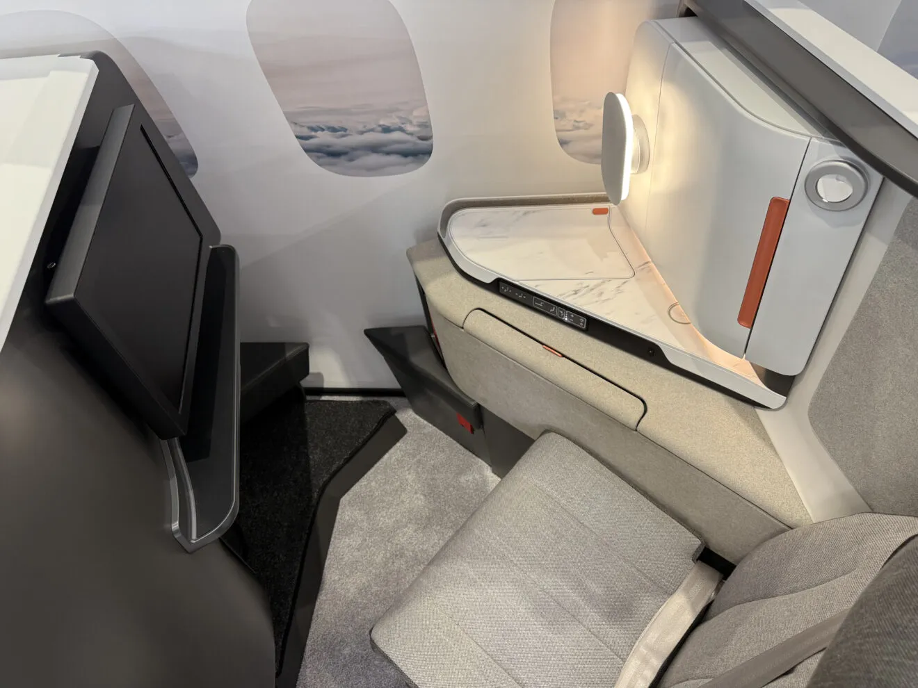 Unum launches Unum One herringbone on TAAG 787 and Wamos A330Runway Girl