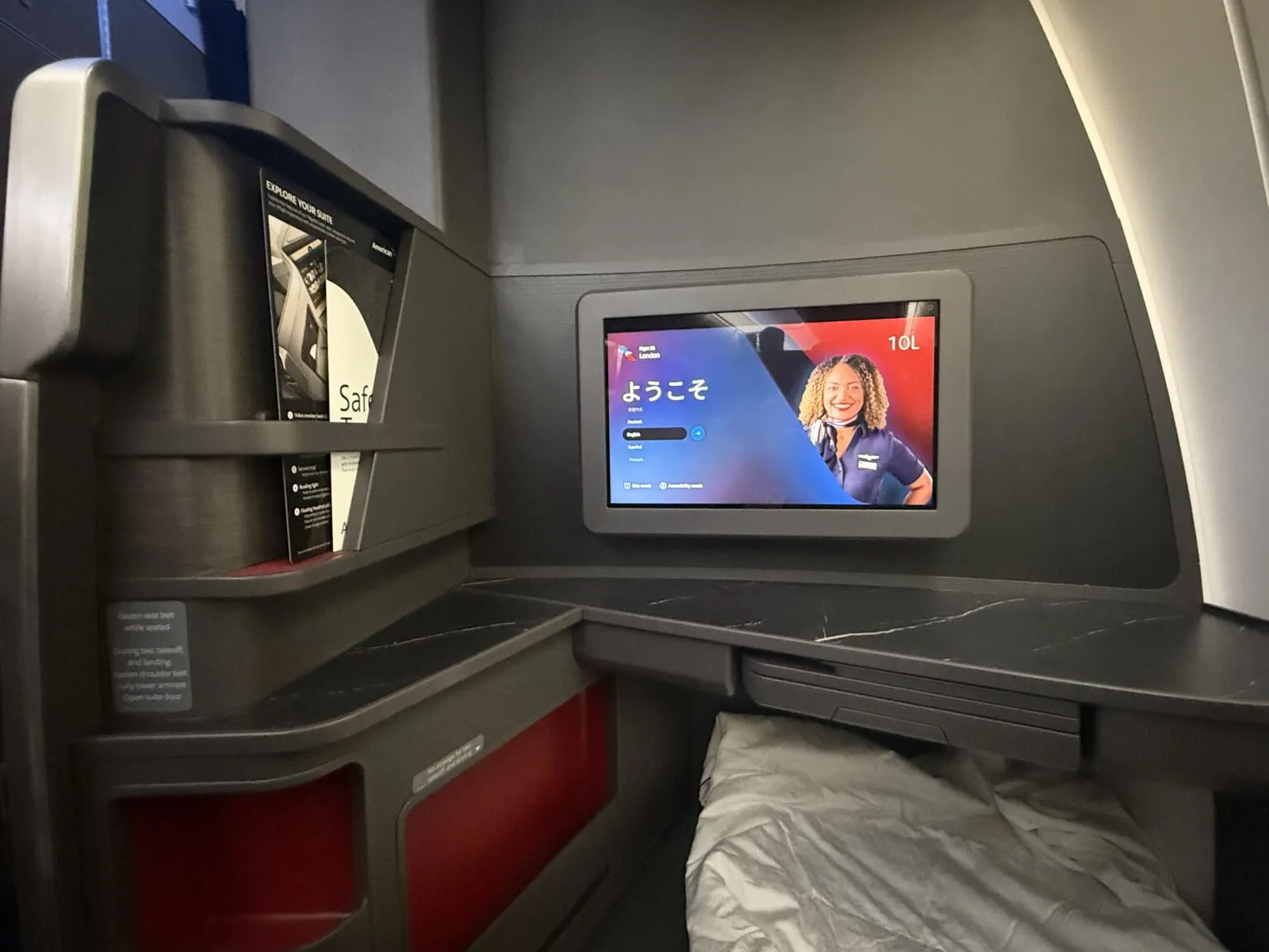 American unveils 787-9 Flagship, striking first in premium war - Runway ...