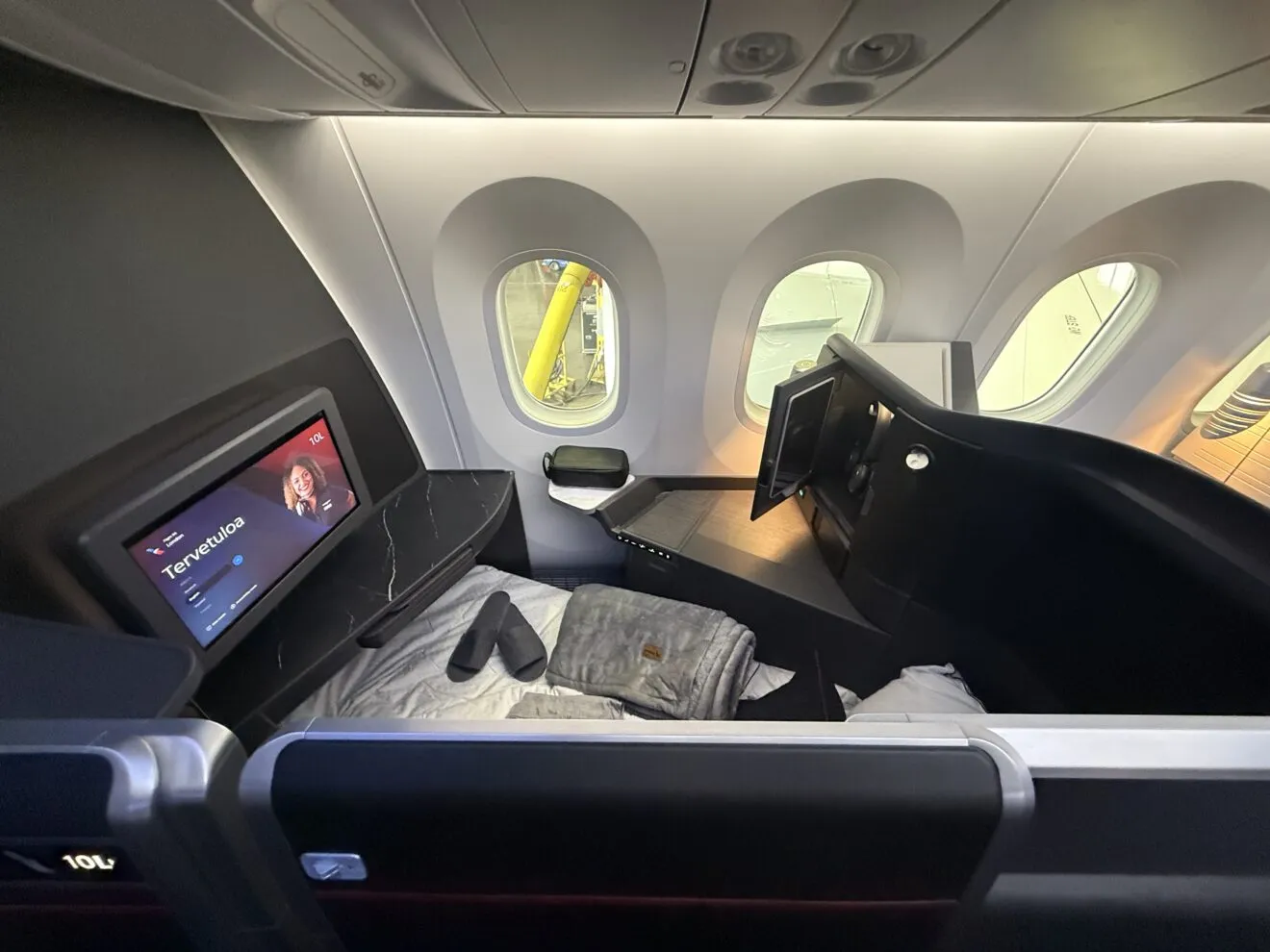 American unveils 787-9 Flagship, striking first in premium war - Runway ...