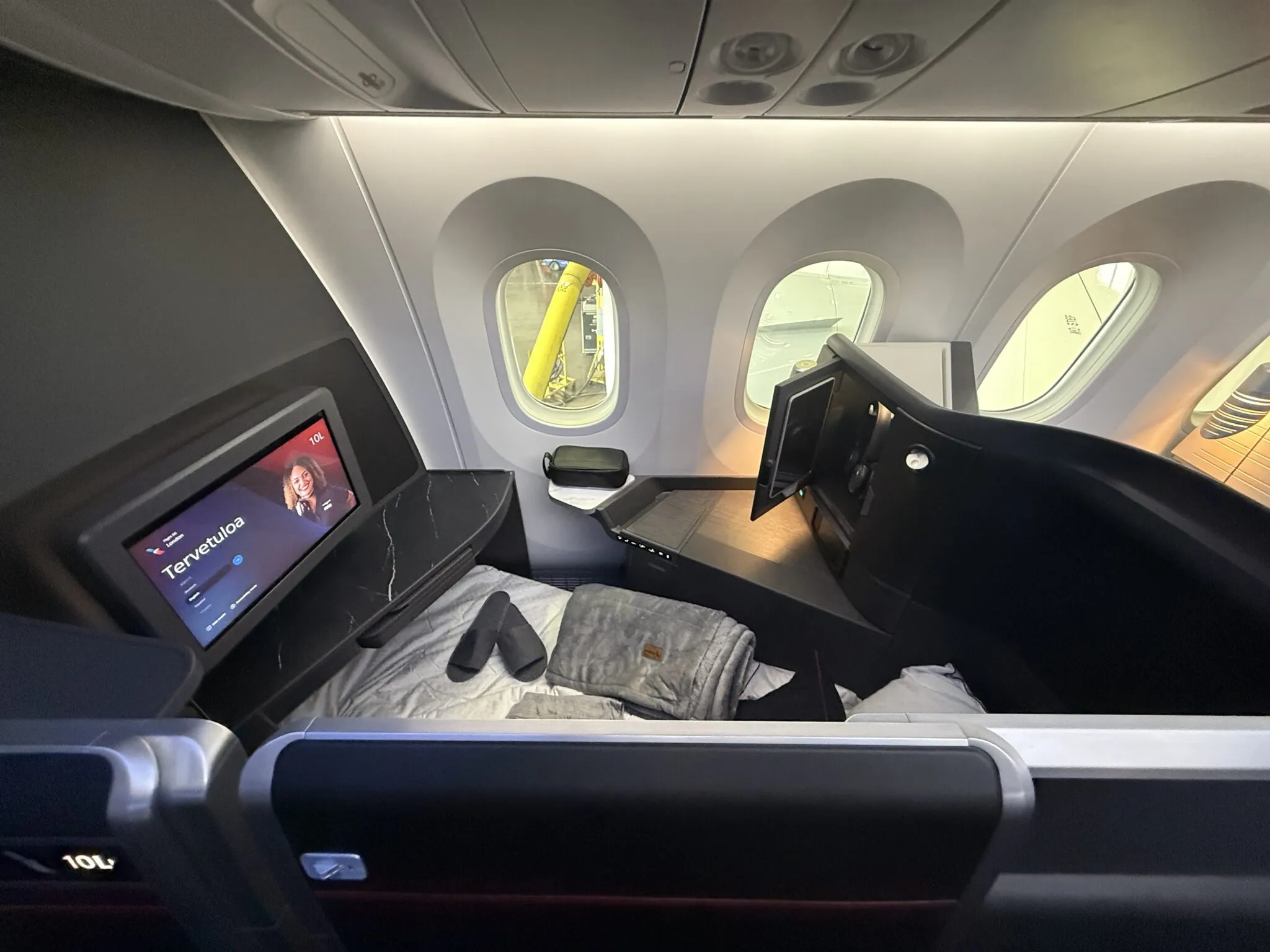 American unveils 787-9 Flagship, striking first in premium war - Runway ...