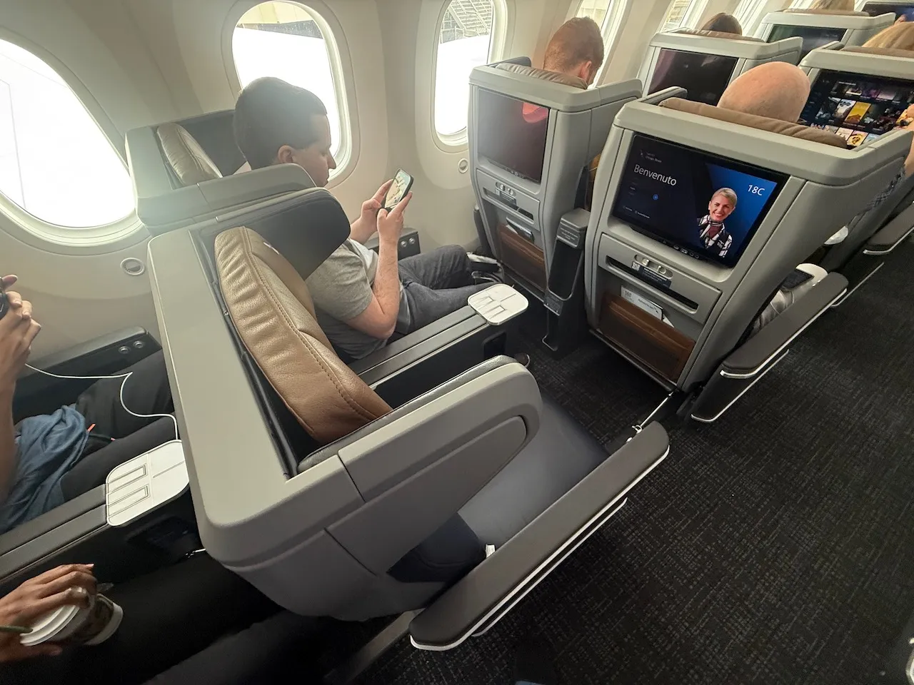 American Airlines' 787-9P ups the ante for Premium Economy - Runway ...