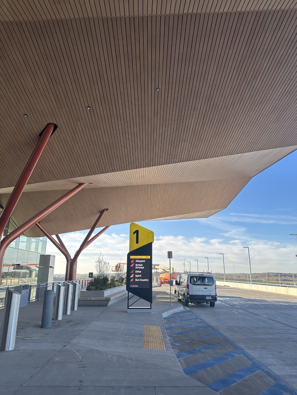 How Pittsburgh airport's stunning new terminal puts people first ...