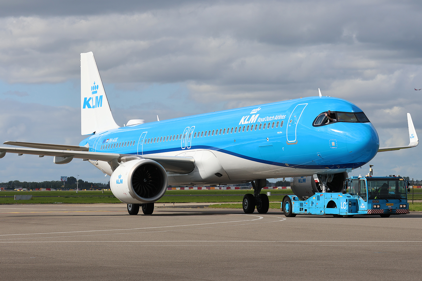 KLM offers Viasat-powered free Wi-Fi on European flights - Runway ...